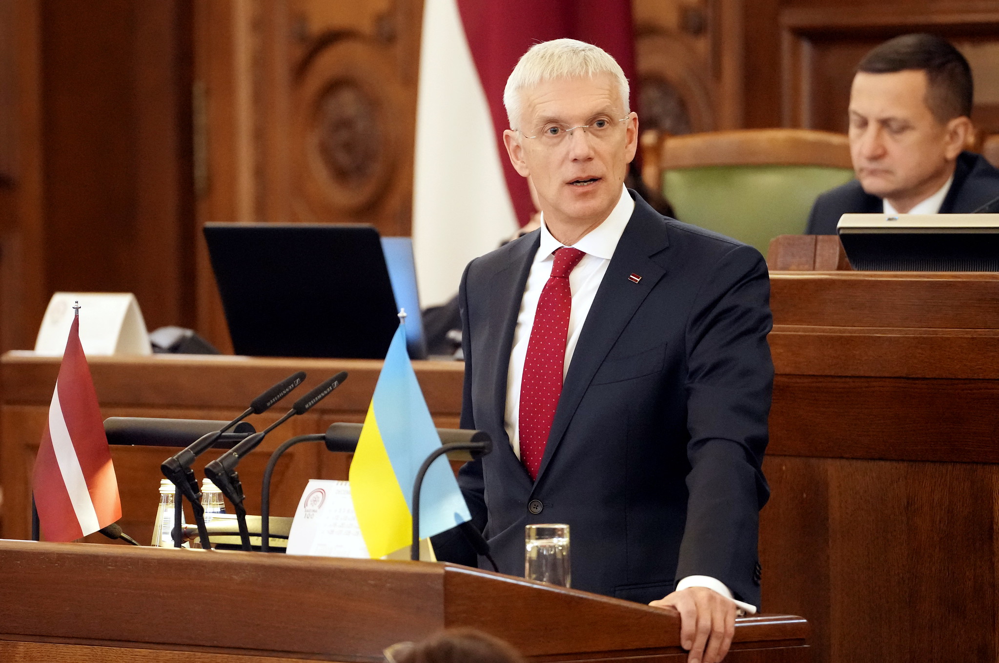 Kariņš par lielveikalu slēgšanu svētdienās: Pašlaik neredzu, kā to var izdarīt | ekonomika.lv